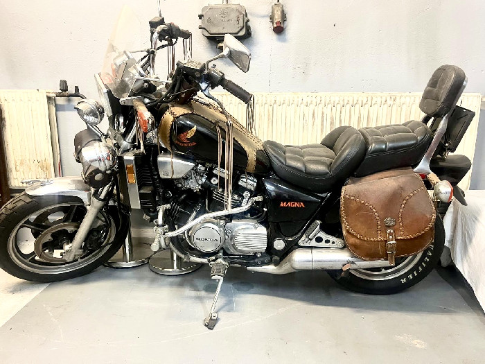 Honda VF700 V45